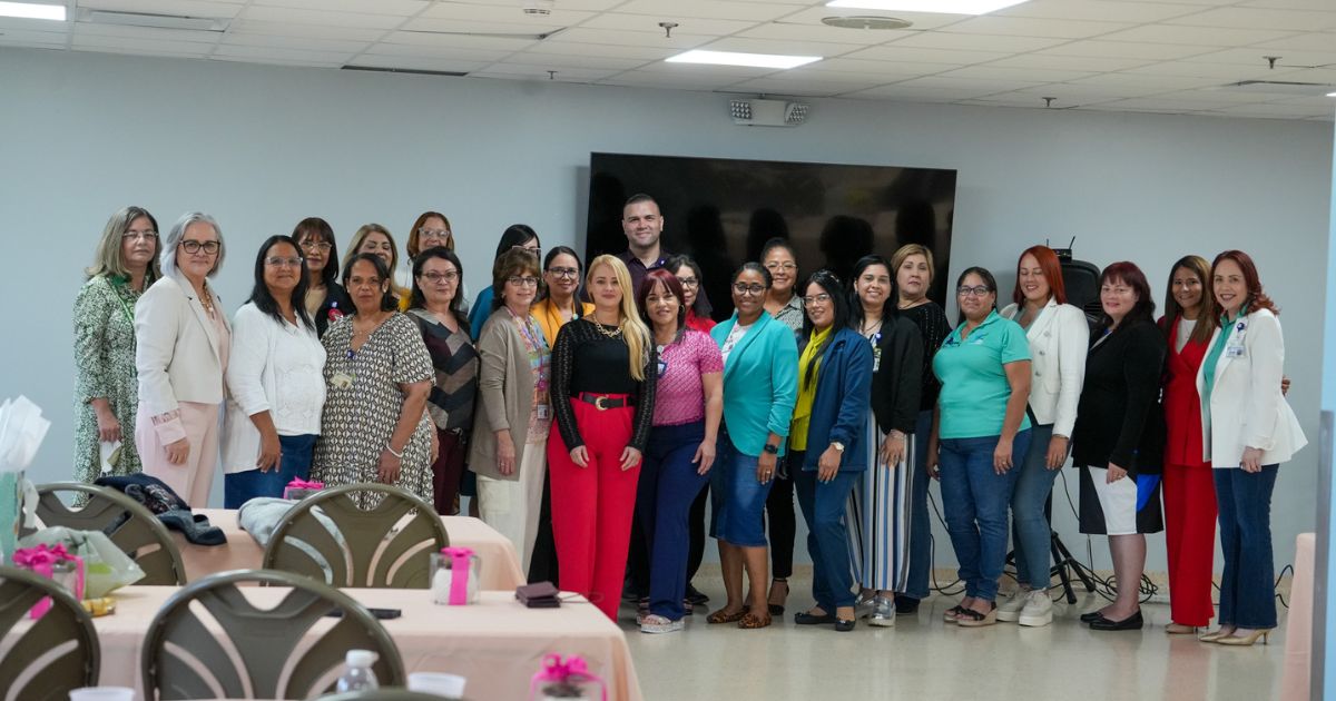 Celebran a los asistentes administrativos del Hospital Ryder en Humacao ...